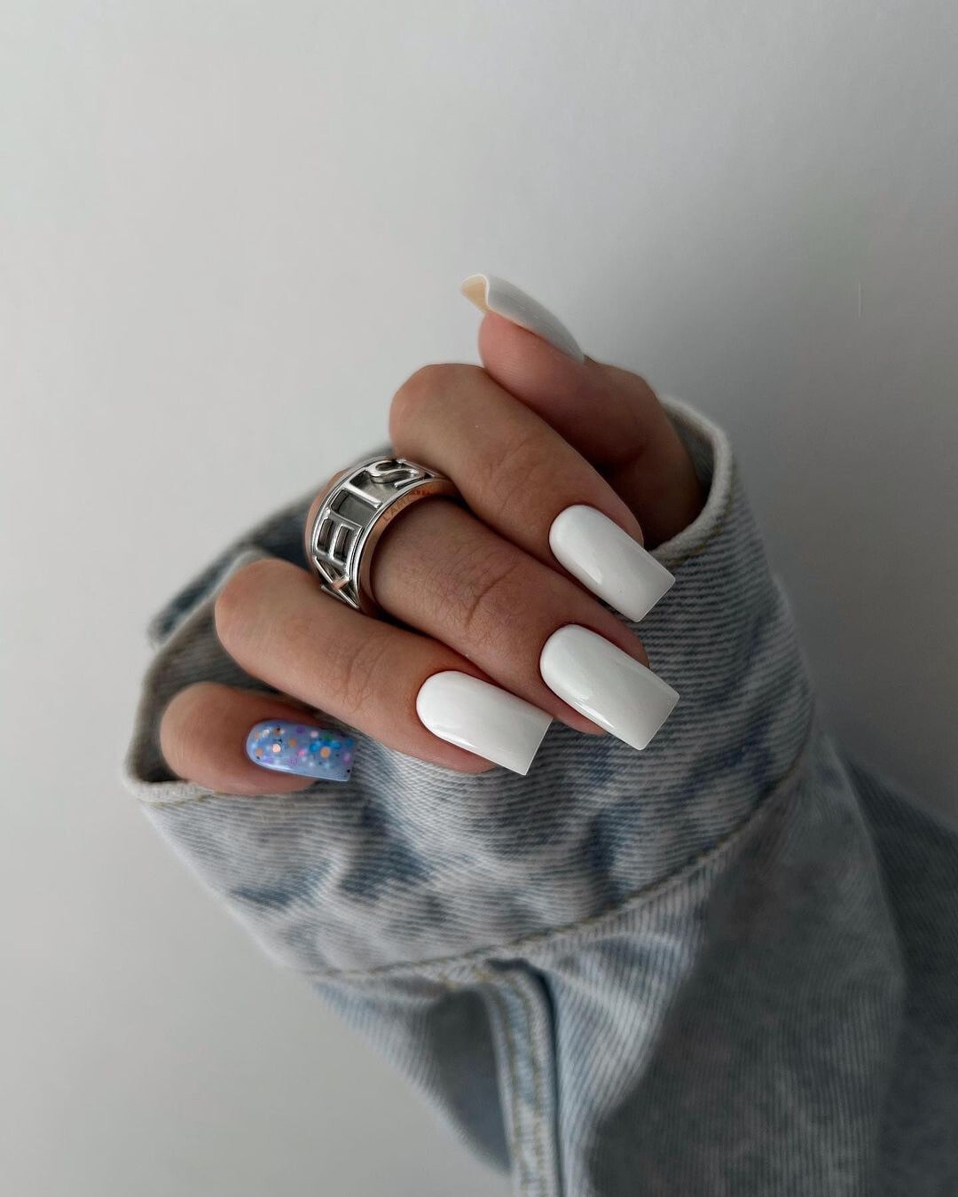 44 Captivating White Nail Designs to Elevate Your Manicure Game