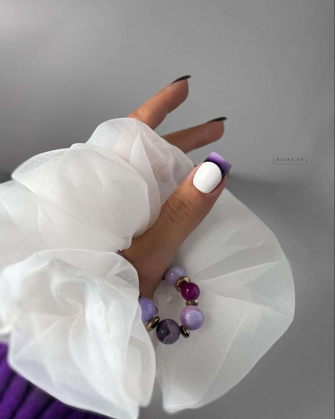 44 Captivating White Nail Designs to Elevate Your Manicure Game