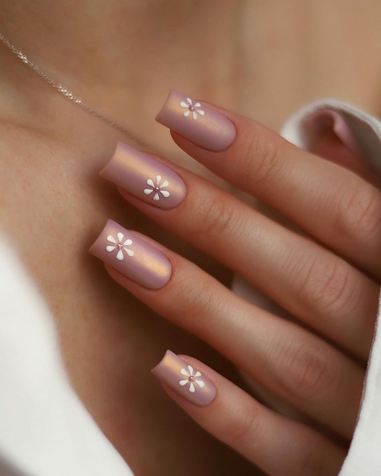 35 April Nails Colors 2024: A Guide to Vibrant and Trendy Styles