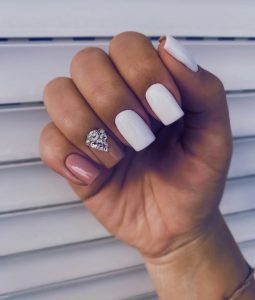 44 Captivating White Nail Designs to Elevate Your Manicure Game
