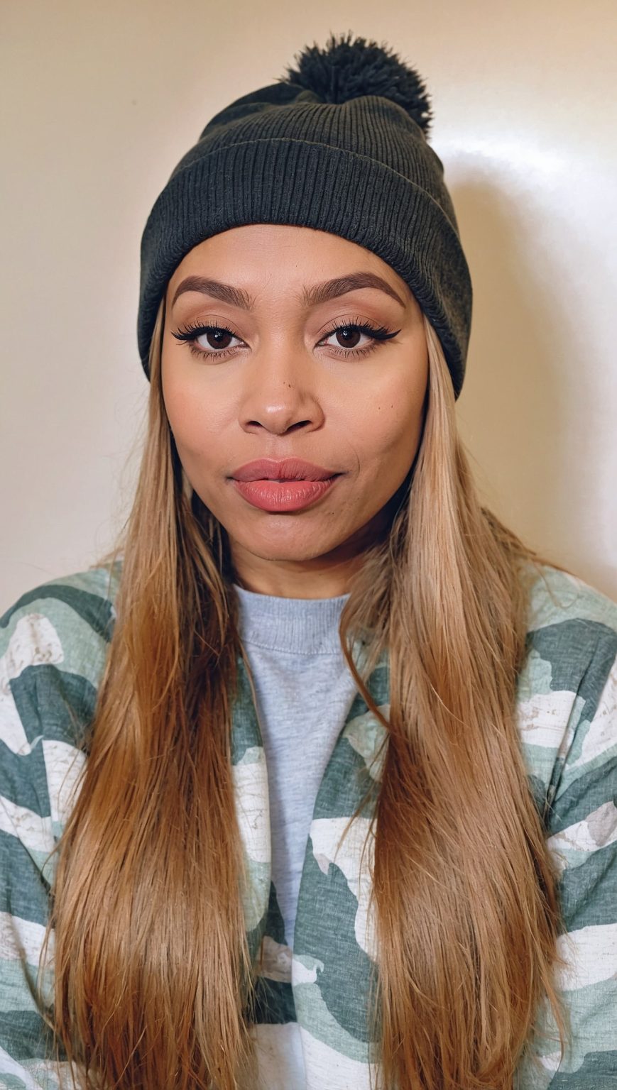 26 Stunning Beanie Hairstyle Ideas for 2025: From Cozy Waves to Chic Knits