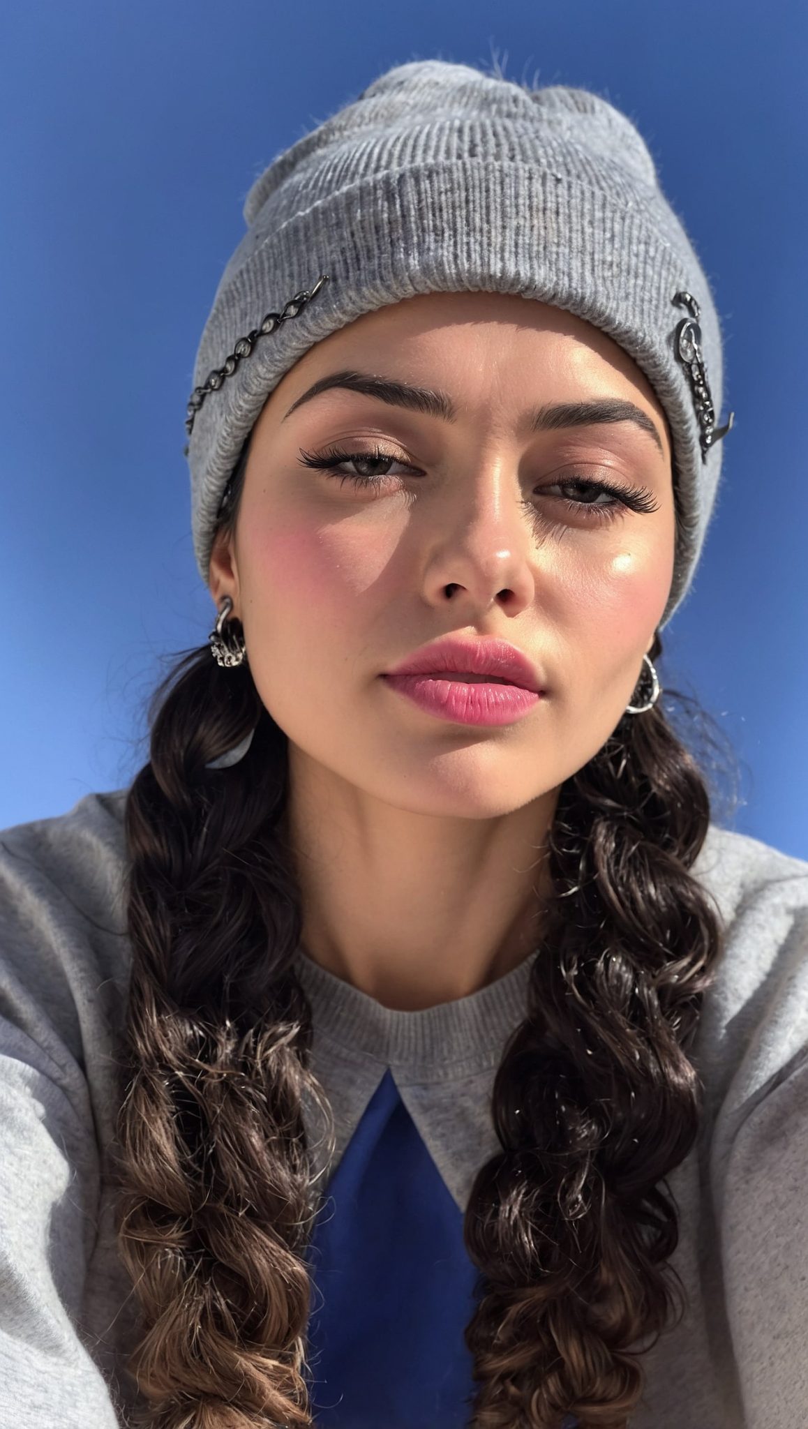 26 Stunning Beanie Hairstyle Ideas for 2025: From Cozy Waves to Chic Knits